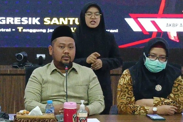 Bupati Gresik Angkat Bicara soal Kadiskoperindag Jadi Tersangka Korupsi ... Bupati Gresik Angkat Bicara soal Kadiskoperindag Jadi Tersangka Korupsi ...