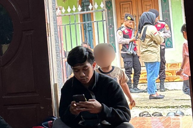 Umar Hasibuan Keluhkan Kampanye di Rumah Dijaga Polisi Bersenjata Laras Panjang | kumparan.com