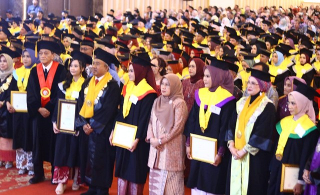 Wisuda ke-54 Tahun 2023, Unbari Jambi Luluskan 557 Mahasiswa | kumparan.com