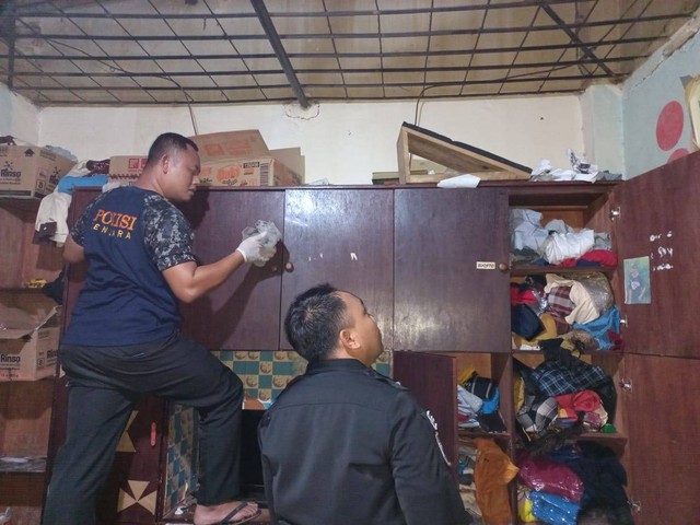 Jajaran Lapas Jember Geladah Kamar WBP Malam Hari, Temukan Benda Ini ... Jajaran Lapas Jember Geladah Kamar WBP Malam Hari, Temukan Benda Ini ...