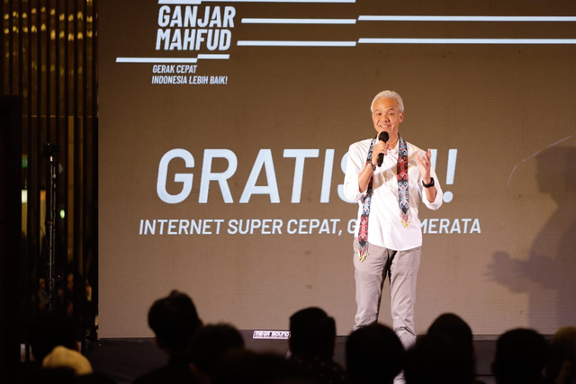 Ganjar Berkomitmen Hadirkan Internet Gratis, Cepat, dan Merata bagi Anak Sekolah | kumparan.com
