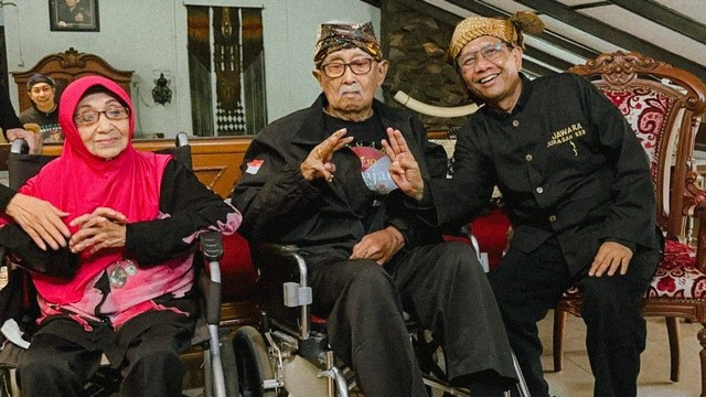 Sesepuh Jawa Barat Solihin GP Titip Persatuan ke Ganjar-Mahfud MD ...