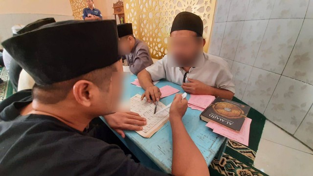 Tidak Ada Kata Terlambat untuk Belajar, WBP Rutan Temanggung Belajar ... Tidak Ada Kata Terlambat untuk Belajar, WBP Rutan Temanggung Belajar ...