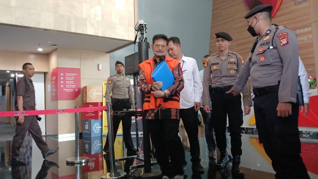 SYL usai Diperiksa Dewas KPK soal Firli: Saya Terus Diborgol, Nih, Capek Banget | kumparan.com