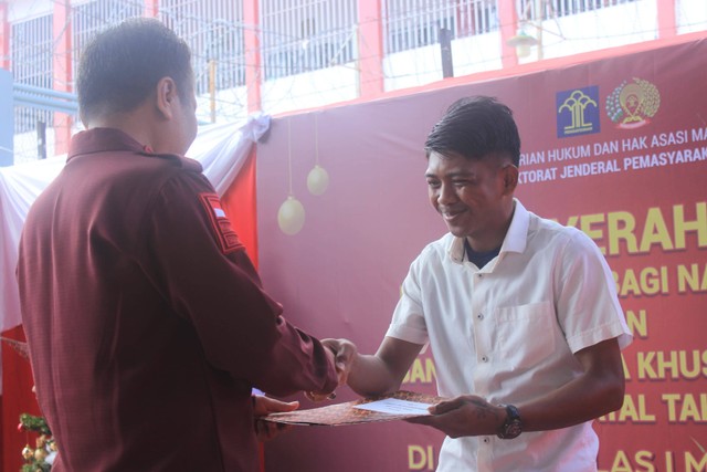 Kemenkumham Sulsel Beri Remisi Khusus Natal Ke 316 Warga Binaan,2 Langsung Bebas | kumparan.com