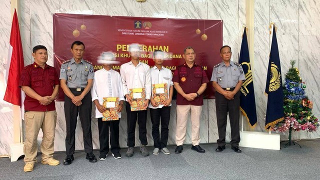 Kadivpas Robianto Serahkan Remisi Natal Bagi Warga Binaan ...