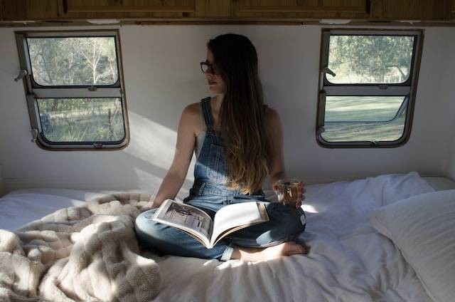 5 Kelebihan Orang Pendiam yang Jarang Diketahui | kumparan.com