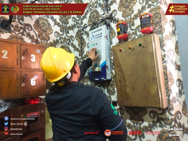 Pastikan Sistem Kelistrikan Beroperasi Dengan Baik, Rutan Demak Periksa Listrik | kumparan.com