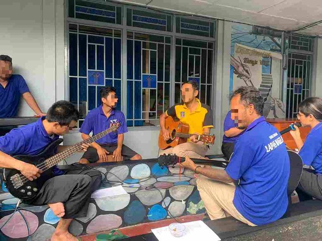 Berkarya di Balik Jeruji Besi, 9 WBP Lapas Magelang Melaksanakan ... Berkarya di Balik Jeruji Besi, 9 WBP Lapas Magelang Melaksanakan ...