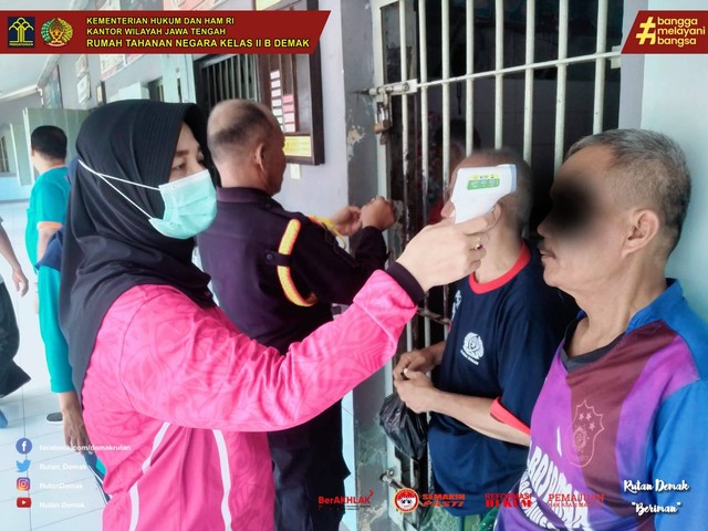 Sisir Blok Hunian, Rutan Demak Hadir Melakukan Pemeriksaan Kesehatan | kumparan.com