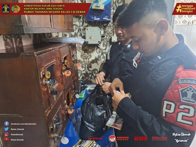 P2U Perketat Pemeriksaan Pengunjung, Cegah Benda Terlarang Masuk Rutan Demak | kumparan.com