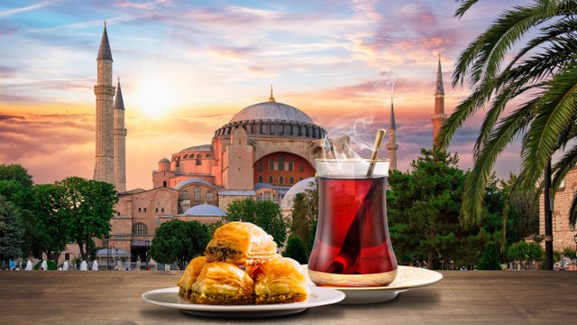 5 Oleh-oleh Khas Turki, Mulai dari Baklava sampai Teh | kumparan.com