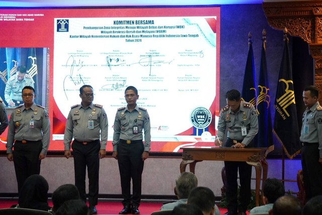 DEKLARASI JANJI KINERJA SEBAGAI KOMITMEN AWAL KUMHAM JATENG WUJUDKAN ZI ... DEKLARASI JANJI KINERJA SEBAGAI KOMITMEN AWAL KUMHAM JATENG WUJUDKAN ZI ...