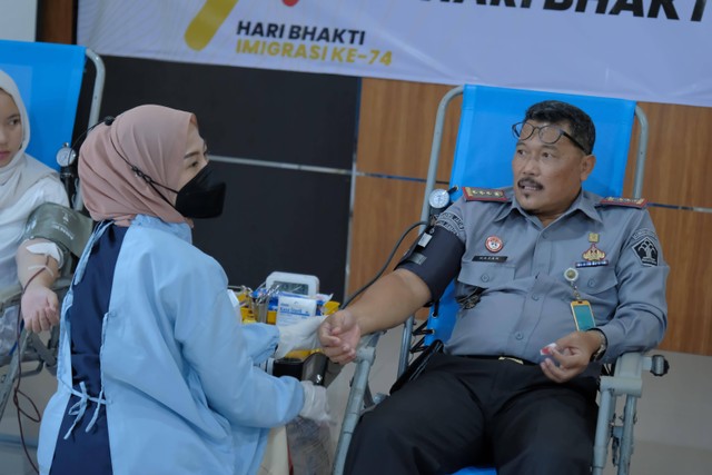 Rayakan Hari Bhakti Imigrasi ke-74, Jajaran Lapas Jember Donorkan Darah ... Rayakan Hari Bhakti Imigrasi ke-74, Jajaran Lapas Jember Donorkan Darah ...