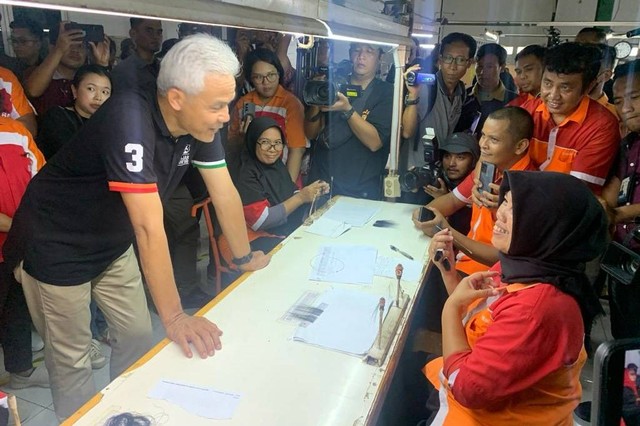 Ganjar Pastikan Hapus Batas Usia Pelamar Pekerja: Saya Berikan Suasana Fair | kumparan.com