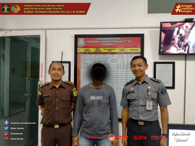 Heri Mujiono Bangga: Pembebasan Bersyarat di Rutan Demak Sesuai Aturan ... Heri Mujiono Bangga: Pembebasan Bersyarat di Rutan Demak Sesuai Aturan ...