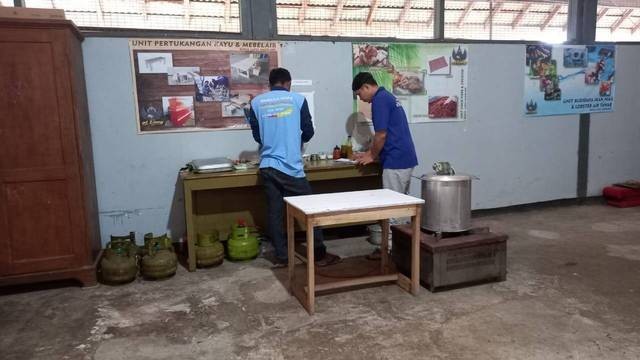 Narapidana Lapas Magelang Bangun Keahlian Kuliner | kumparan.com Narapidana Lapas Magelang Bangun Keahlian Kuliner | kumparan.com