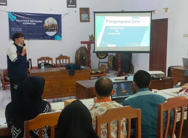 Mahasiswa KKN UNDIP Mengadakan Pelatihan SIG untuk Perangkat Desa ... Mahasiswa KKN UNDIP Mengadakan Pelatihan SIG untuk Perangkat Desa ...