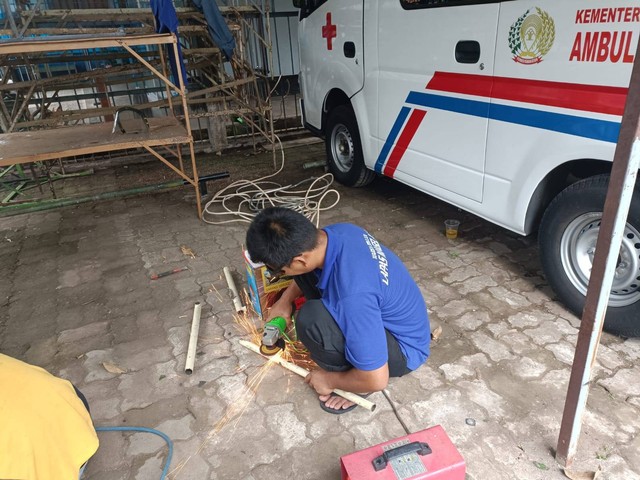 Narapidana Terlibat dalam Proyek Pengelasan di Lapas Magelang ... Narapidana Terlibat dalam Proyek Pengelasan di Lapas Magelang ...