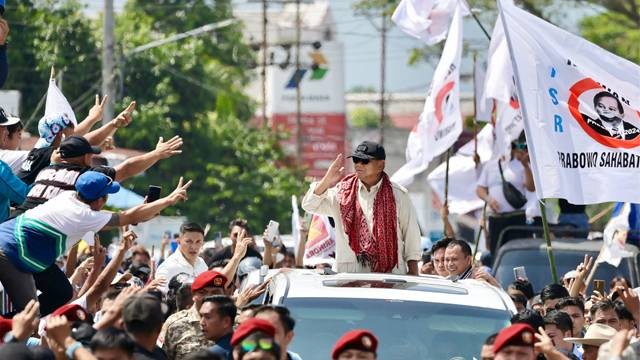 Puluhan Ribu Massa Sambut Prabowo di Sulut, Warga Rela Berdiri di ... Puluhan Ribu Massa Sambut Prabowo di Sulut, Warga Rela Berdiri di ...