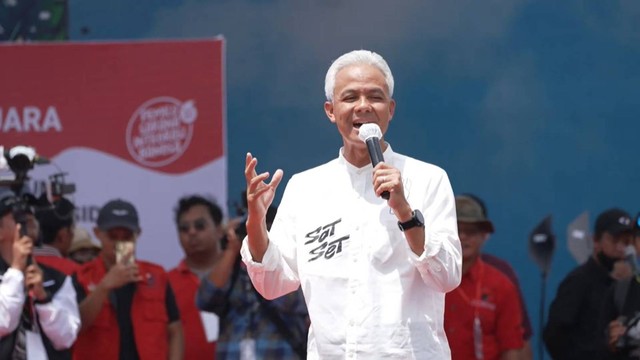 Ganjar Tiba-tiba Sebut NasDem Saat Sapa Parpol di Hajatan Rakyat ... Ganjar Tiba-tiba Sebut NasDem Saat Sapa Parpol di Hajatan Rakyat ...