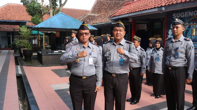 Penyematan Pin Wilayah Bebas Dari Korupsi (WBK) Oleh Kalapas Magelang ...