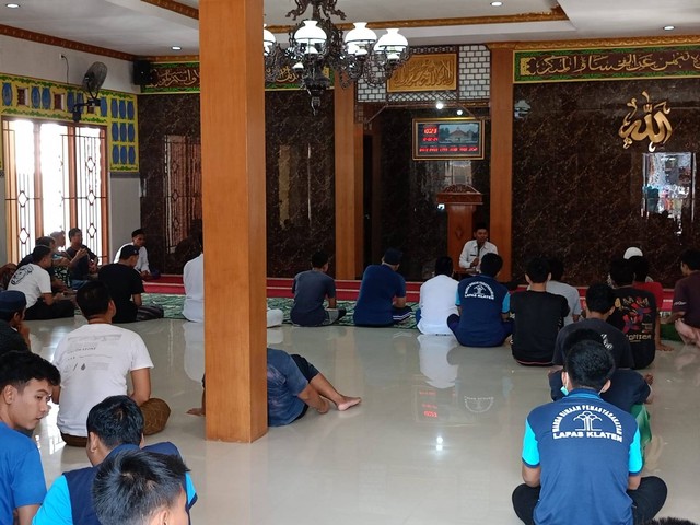 Tingkatkan pembinaan rohani WBP, Lapas Klaten adakan Pengajian ... Tingkatkan pembinaan rohani WBP, Lapas Klaten adakan Pengajian ...