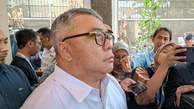 Ahmad Ali Pastikan Tak Ada Pertemuan Surya Paloh dengan Megawati ...