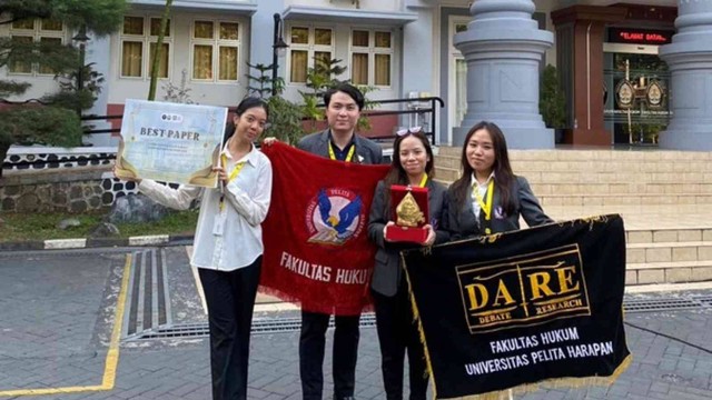FH UPH Raih Penghargaan Best Paper Karya Tulis Ilmiah Diponegoro Law ...