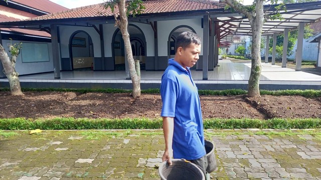 Pemasangan Keramik sebagai Bukti Keterlibatan Perbaikan Fasilitas Lapas ... Pemasangan Keramik sebagai Bukti Keterlibatan Perbaikan Fasilitas Lapas ...