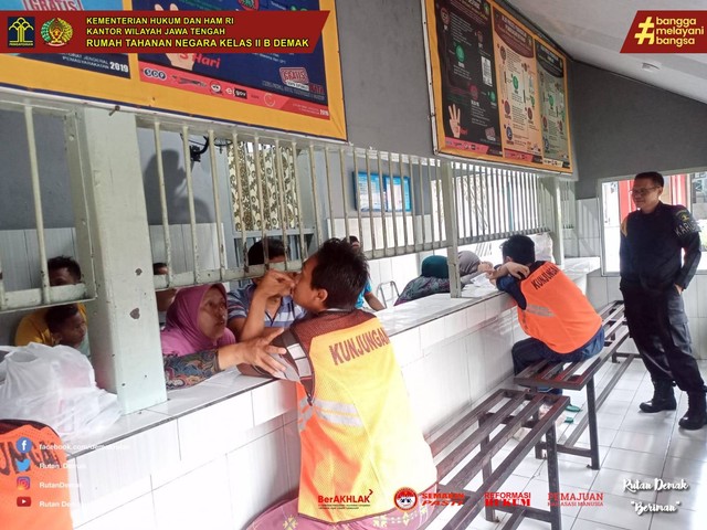 Menjelang Libur, Rutan Demak Tingkatkan Pemeriksaan Pengunjung ... Menjelang Libur, Rutan Demak Tingkatkan Pemeriksaan Pengunjung ...