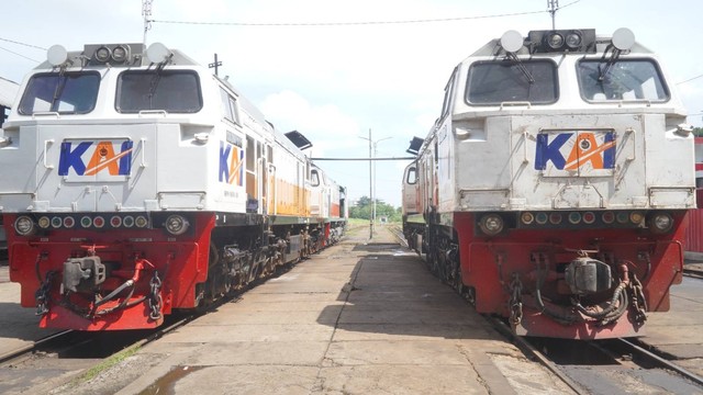 Mudik Lebaran, KAI Daop 8 Surabaya Siapkan 59 Lokomotif dan 341 Kereta | kumparan.com