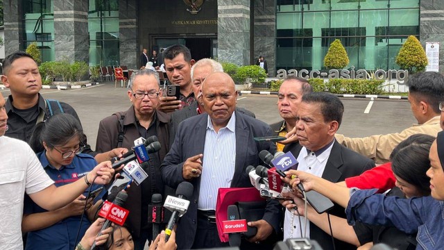 TPDI Datangi MK: Monster Nepotisme Itu Masih Ada di Sini | kumparan.com