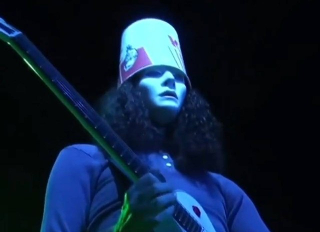 Buckethead, Eks Gitaris Gun N'Roses, Bakal Gelar Konser di Dalam Gua ...