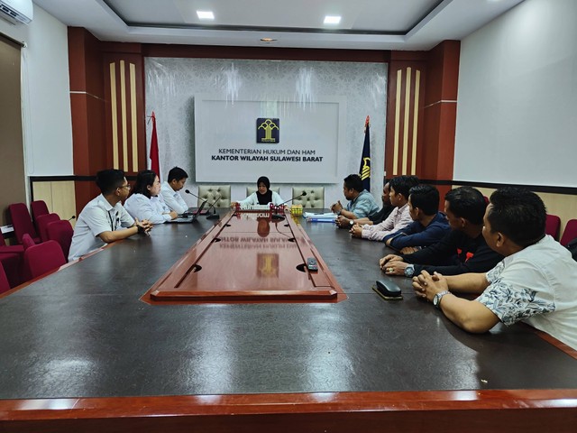 Kemenkumham Sulbar Verifikasi Faktual Dokumen Calon Pemberi Bantuan Hukum | kumparan.com
