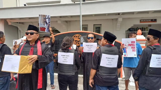 Rompi Antipeluru hingga Antisantet untuk MK yang Sedang Gelar Sidang ...