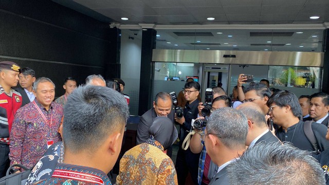 Airlangga, Sri Mulyani, Risma, Muhadjir Tiba di MK untuk Sidang Sengketa Pilpres | kumparan.com