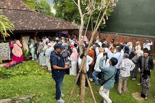 Antusiasnya Warga Hadiri Open House di Rumah Anies | kumparan.com