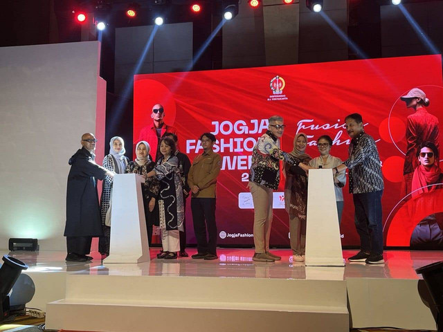 Jogja Fashion Week 2024 Ajak Masyarakat Tampil Fashionable | kumparan.com