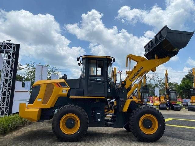 DPRD Kalbar Dorong Pemprov Perjelas Aturan Pajak Alat Berat | kumparan.com