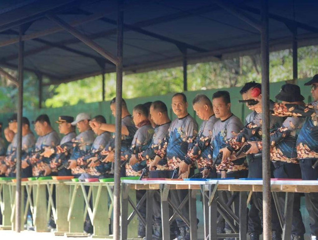 Hari Kedua, Kepala Rupbasan Mojokerto Ikuti Pelatihan Menembak di ... Hari Kedua, Kepala Rupbasan Mojokerto Ikuti Pelatihan Menembak di ...