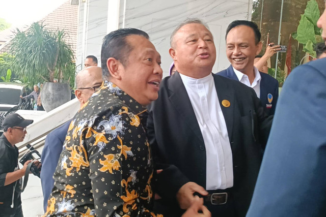 Bamsoet Tiba di Markas NasDem untuk Bertemu Surya Paloh: Kembali ke ... Bamsoet Tiba di Markas NasDem untuk Bertemu Surya Paloh: Kembali ke ...