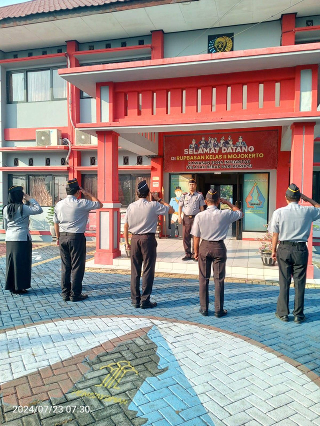 Kepala Rupbasan Mojokerto Ingatkan Kedisiplinan Pegawai Ikuti Apel ... Kepala Rupbasan Mojokerto Ingatkan Kedisiplinan Pegawai Ikuti Apel ...