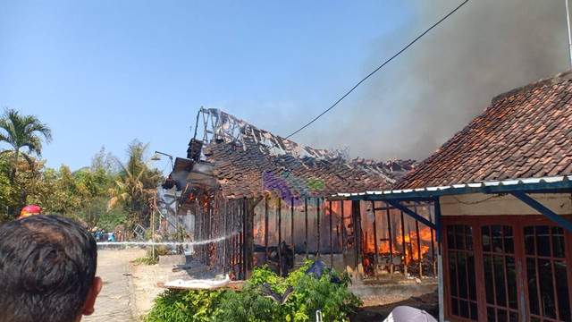 3 Rumah di Kedungadem, Bojonegoro Terbakar, Kerugian Lebih dari Rp 300 ... 3 Rumah di Kedungadem, Bojonegoro Terbakar, Kerugian Lebih dari Rp 300 ...