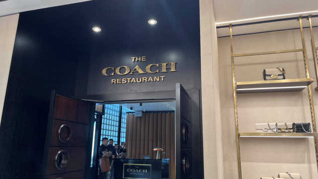 Menikmati Pengalaman Bersantap di The Coach Restaurant yang Pertama di ...