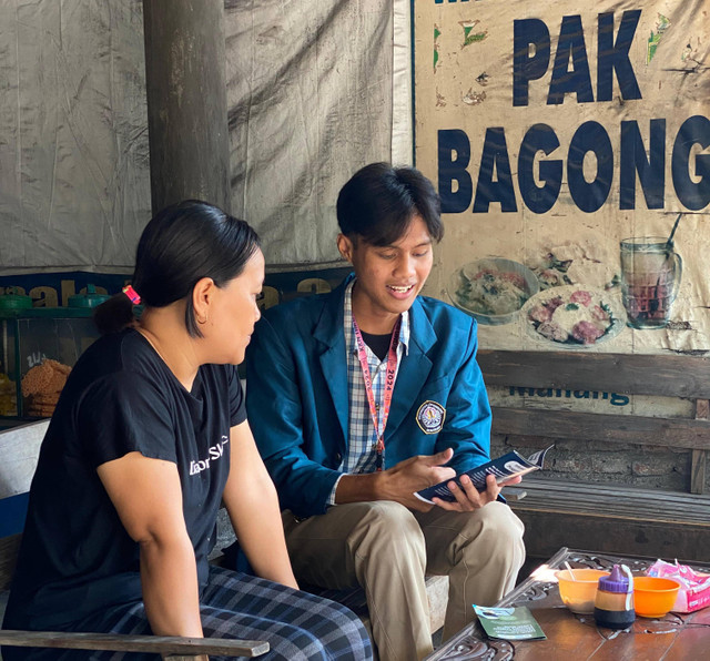 Mahasiswa KKN Undip Desa Manang Dampingi UMKM Go Digital | kumparan.com