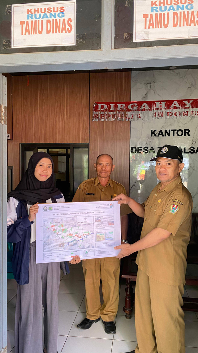 Mahasiswa KKN TIM II UNDIP Membuat Peta Persebaran Potensi Wisata Desa Tegalsari | kumparan.com