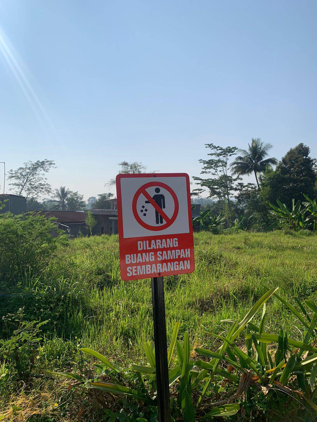 Pemasangan Plang Larangan Buang Sampah Sembarangan di Desa Ngaliyan ... Pemasangan Plang Larangan Buang Sampah Sembarangan di Desa Ngaliyan ...