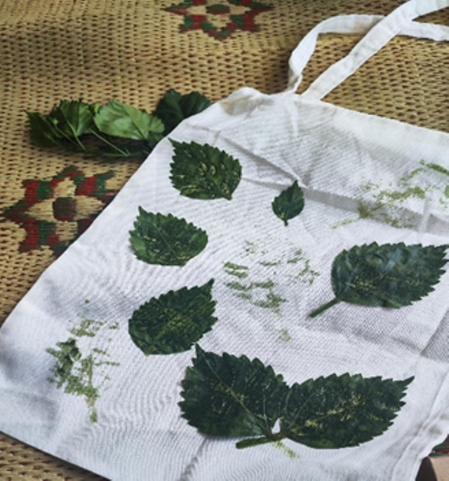 Kerajinan Tangan dari Alam: Pelatihan Eco-printing oleh Mahasiswa KKN ...