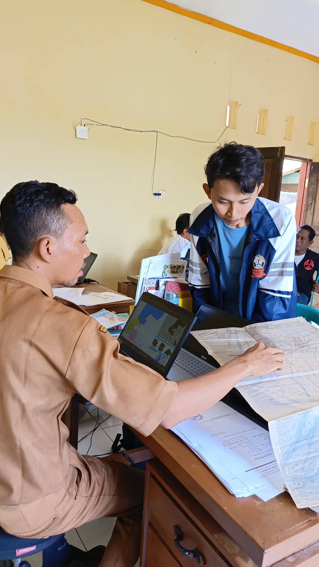 Mahasiswa KKN UNDIP 2024 Melakukan Digitalisasi Peta Administrasi Desa | kumparan.com